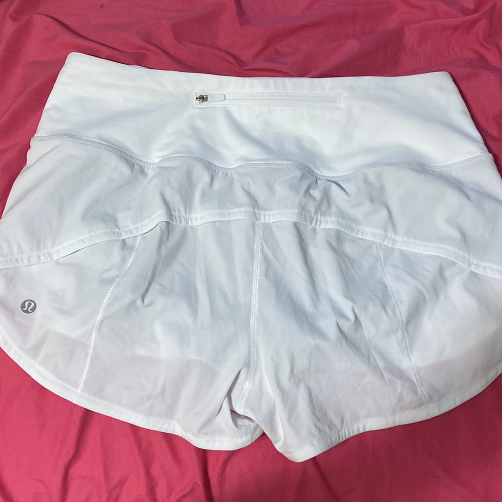 Lululemon High Rise 2.5 White Speed Up Shorts - Gem